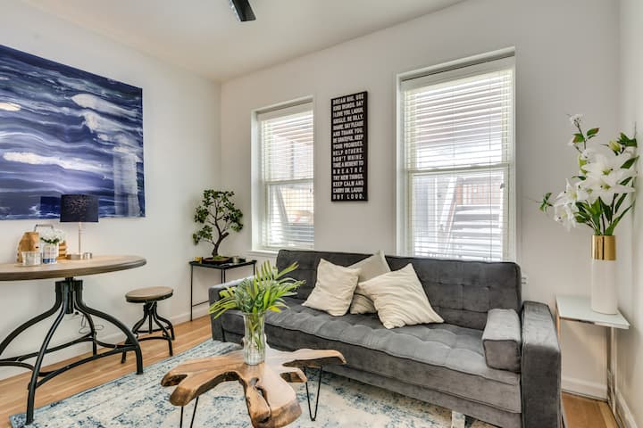 Comfy 2 Br West Town Apartment, 32+ Nights - Chicago