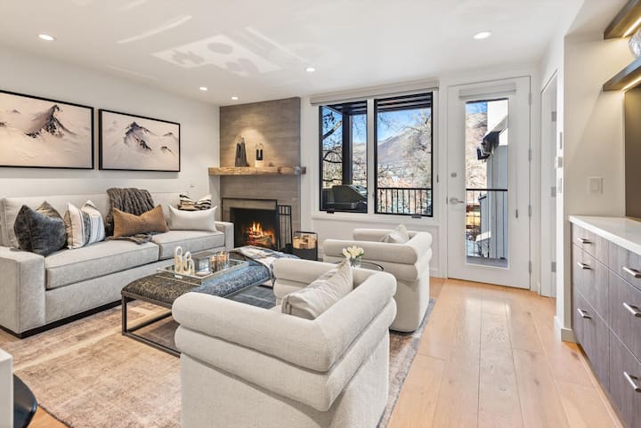Ski-in/out! Renovated 3br, 3ba Aspen Condo - 애스펀