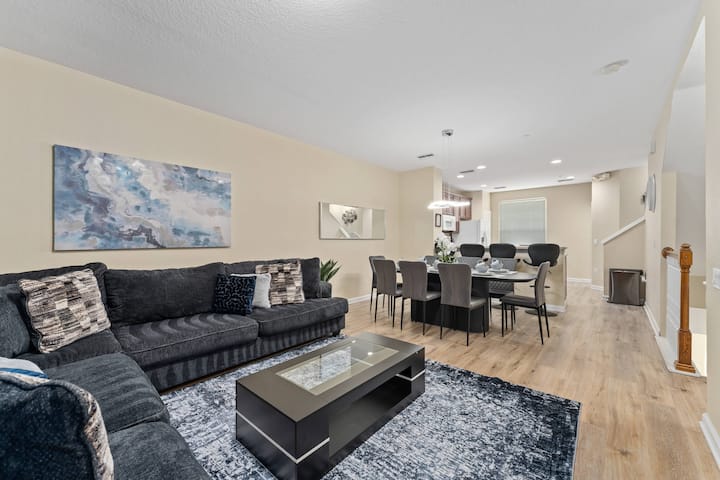 Luxury 3-suite Townhome, Resort Near Universal - Orlando, FL