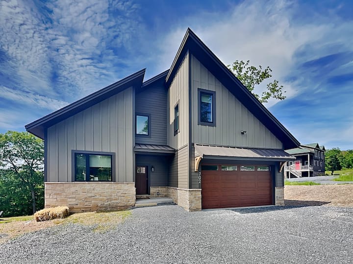 Heavenly Summit | Hot Tub & Gas Grill - Deep Creek Lake, MD