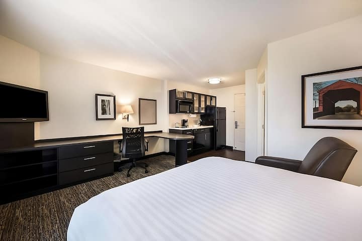 North Shore Adventure, Pet-friendly, Kitchenette - Concord, MA