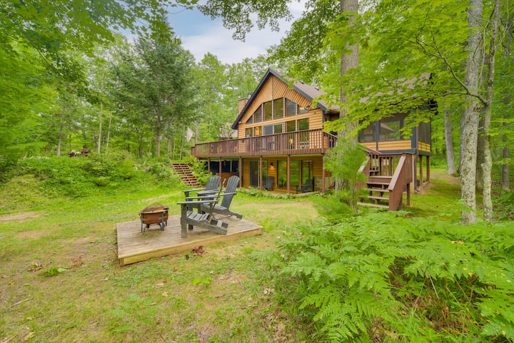 Cozy Wisconsin Cabin W/ Deck, Kayaks & Lake Views! - Hayward, WI