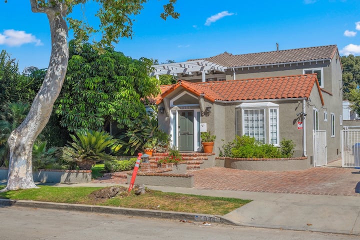 Large 5 Br- Beverly Hills Adj - Los Angeles, CA