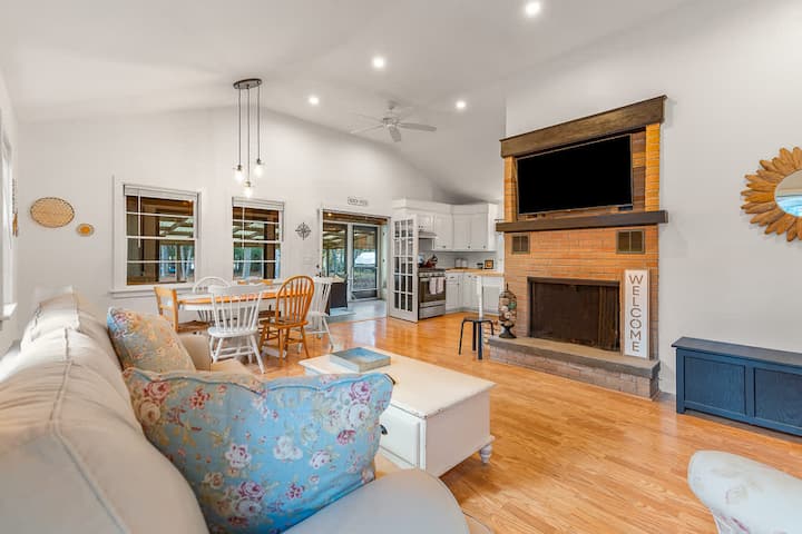 Cappawack Cottage | Charming 3 Bdr W/fire Pit - Mashpee, MA