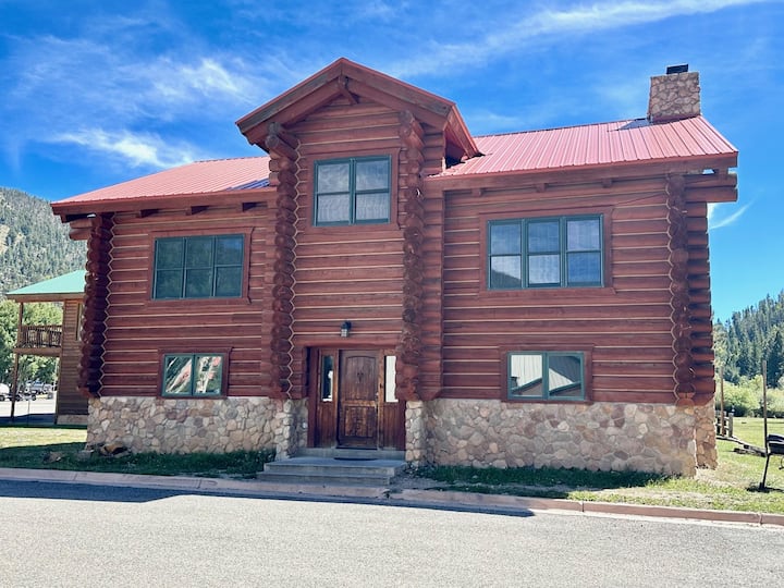 101 River - Full Property - On The River, Wifi, - Red River, NM