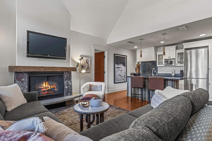 New! Elevated Penthouse Condo - Pool & Hot Tub - 坎莫爾