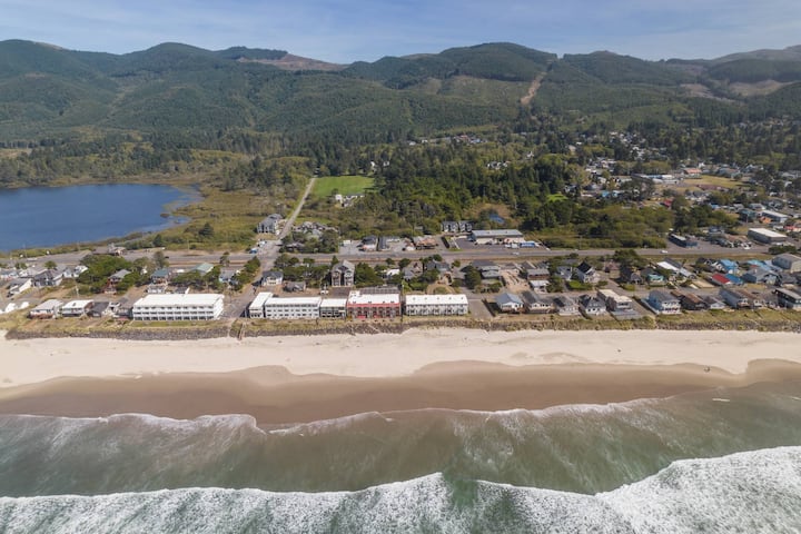 Outstanding Location, Pet Friendly, Kitchen, Wifi, - Rockaway Beach, OR