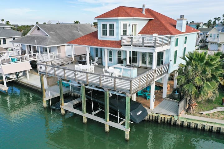 New Luxe Home| Private Heated Pool | Waterfront - Jamaica Beach, TX
