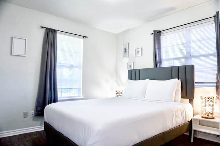 Budget Studio With Parking | $1400/month #Tb - Oklahoma City, OK