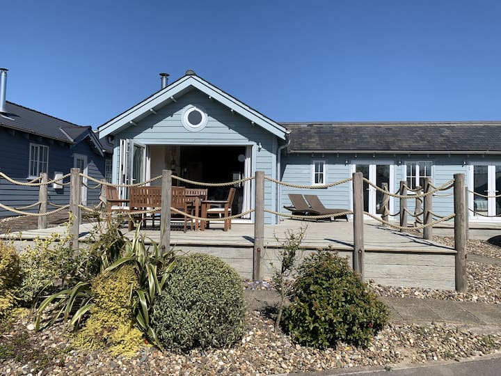 Blue Bay, The Bay Filey, Sleeps 4-6, Dogs Welcome - Filey