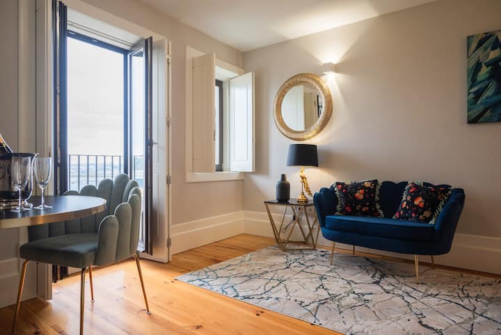 Glamour By The River - Canelas