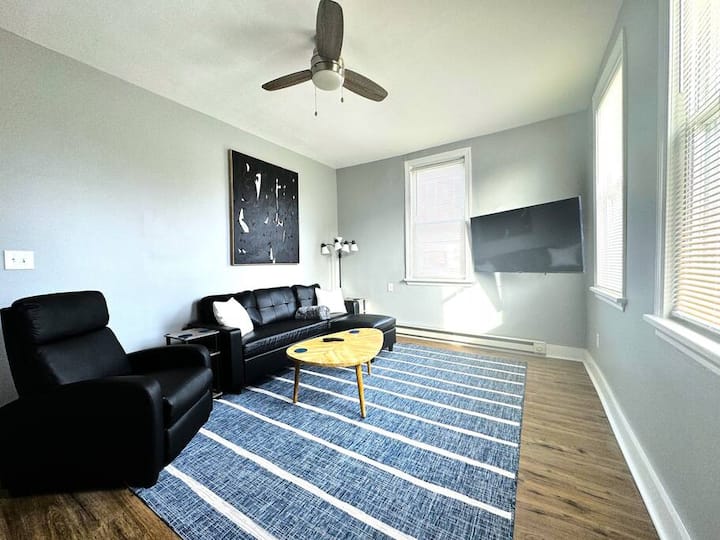 Stylish Retreat In Bayard Square - King Bed, Fast - New Castle, DE