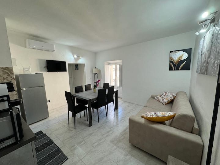 Civico8 Ampio Trilocale Con 2 Bagni - Sassari