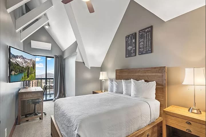 Slope-side Serenity Ski-in | Ski-out Gem With Pool - Park City, UT