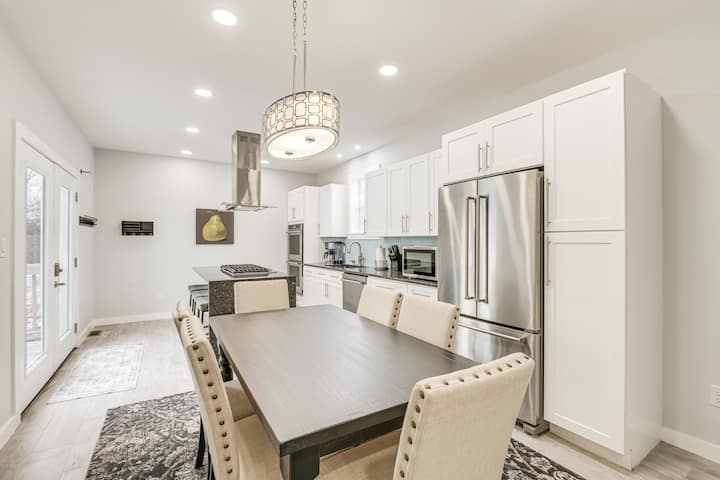 Bright & Modern Home: 2 Mi To Presque Isle Airport - Presque Isle, ME