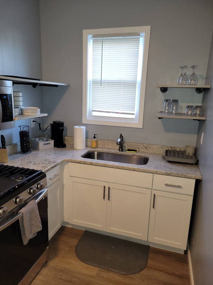 Delightful Space Near Downtown Apt B - Chatham, IL