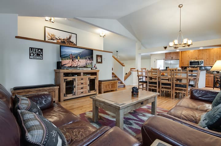 Park Forest Bear’s Den Townhome: Private Hot Tub - Breckenridge, CO