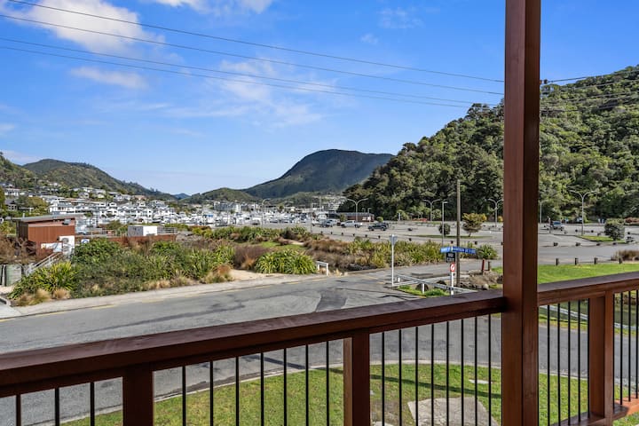 Coastal Charm - Picton Holiday Home - Picton