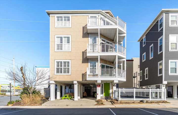 Large Oceanside Home Steps From The Beach W/ Pool - Ocean City, MD