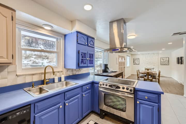 New! Charming Br | Near Nlr | Utilities Included - Golden, CO