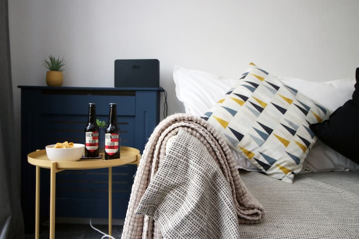 K Suites - Spacious 2- Bedroom House W/ Free Wi-fi - Cheltenham