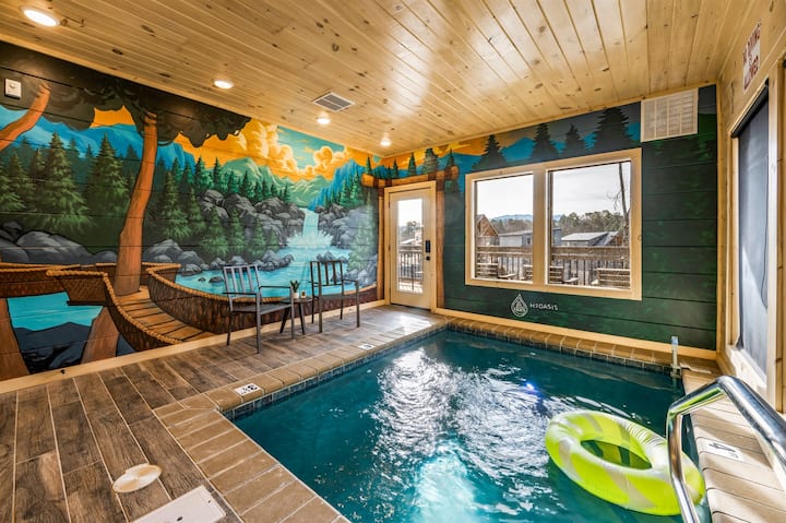 Indoor Pool/theater/arcade/sleeps 12/near Parkway - Pigeon Forge, TN
