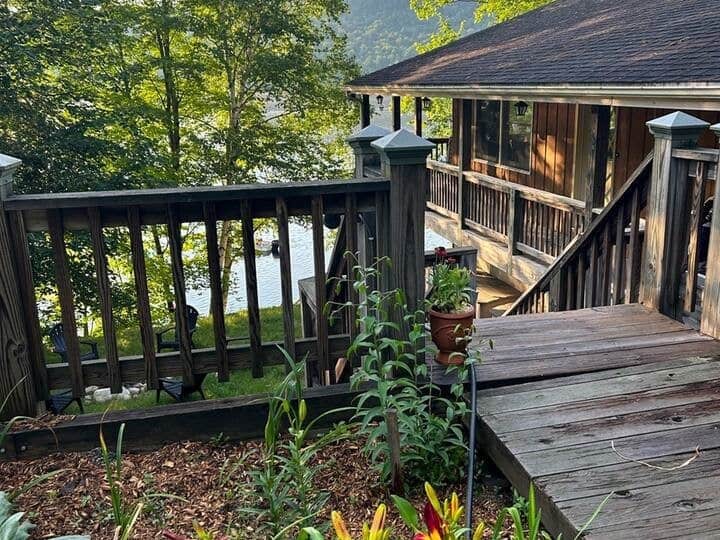 Year-round Adirondack Lake-front Chalet - Adirondack, NY