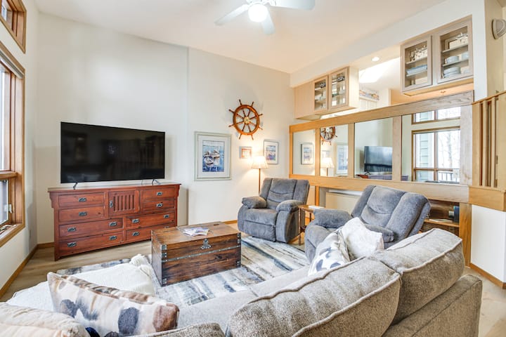 Ski, Hike, Bike, Relax: Tofte Townhome W/ Deck! - Temperance River State Park, Schroeder