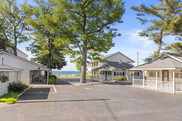 Sandpiper Cottage 3 - Traverse City, MI