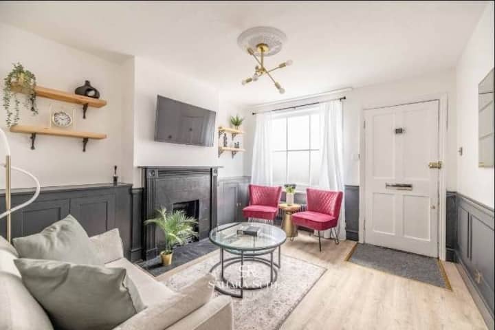 Upto 20%off | Windsor 2br | Contractors & Families - Slough