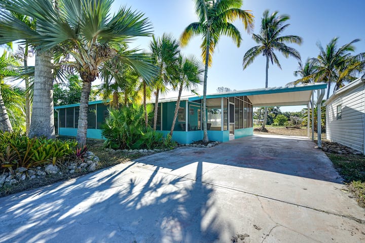 1 Mi To Boat Ramp: Bokeelia Home W/ Screened Patio - Pine Island, FL