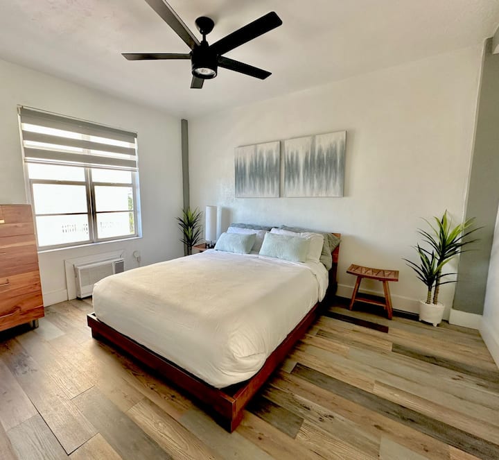 Ocean Vibes - Across The Beach - Miami Beach