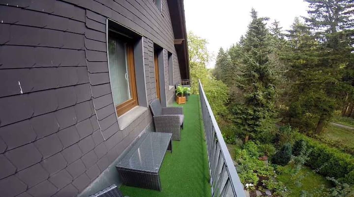Holiday Apartment Baby Crib And High Chair In Wint - Winterberg
