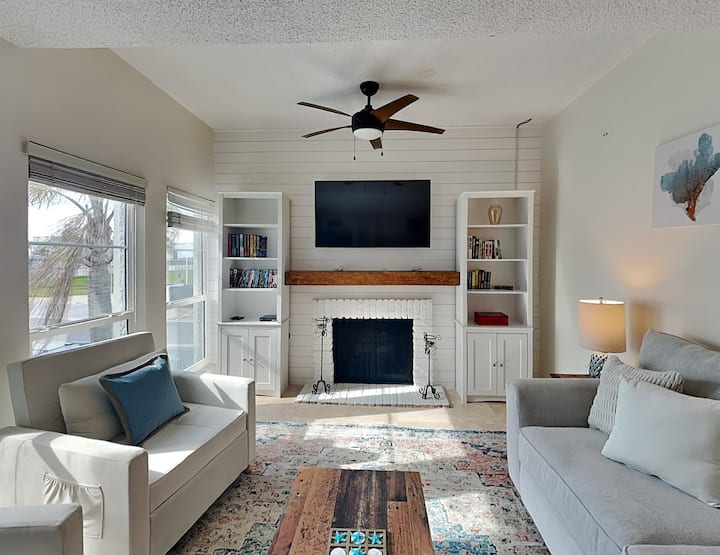 Madeira Beach Yacht Club 247f | Resort Pool Views! - Madeira Beach, FL