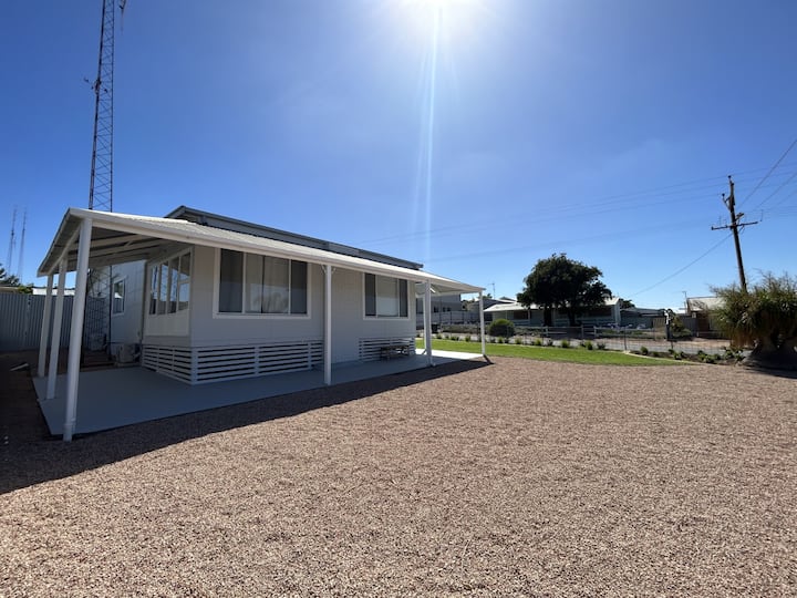 Queens Corner - Coastal Getaway - Moonta Bay - Port Hughes