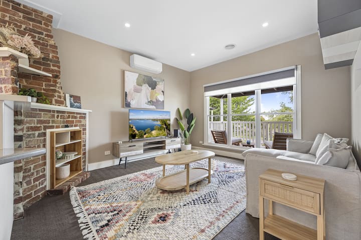 Lovely 3-bed With Alfresco Dining In Prime Suburb - Sovereign Hill, Golden Point