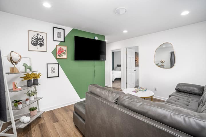 Centrally Located, 3bd Urban Oasis - Crows Nest Drive – Indianapolis