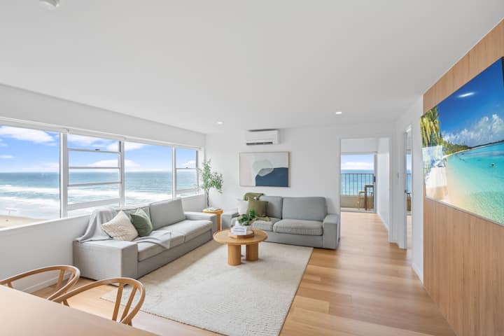 Beachfront Corner 180° Ocean View | Coastal Style - Gold Coast