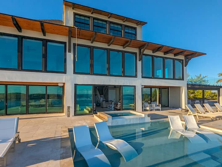 Marina Beach Villa - The Bahamas