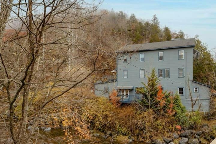 Dog-friendly, Riverfront 10br With Games Galore - Monterey, VA