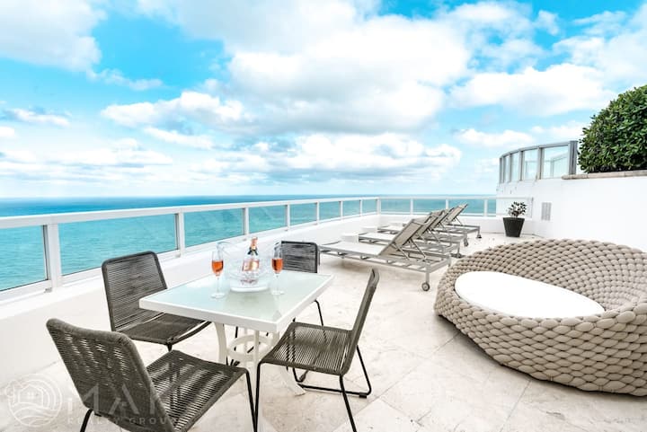 Fontainebleau Penthouse|cabana & Valet - Miami Beach, FL