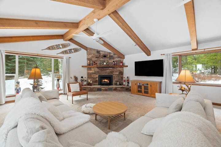 Base Of Schweitzer 4br Home Walk To Shuttle - Sandpoint, ID