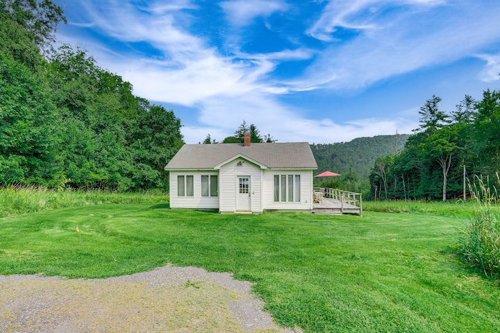 Hawley Home W/ Deck: 4 Mi To Berkshire East Resort - Mohawk Trail State Forest, Charlemont