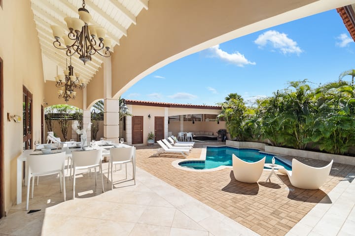 Serene 4br Villa: Pool Views Oasis Near Palm Beach - Aruba