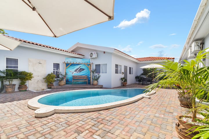 Little Paradise: 1br Condo W/pool Near Eagle Beach - Aruba