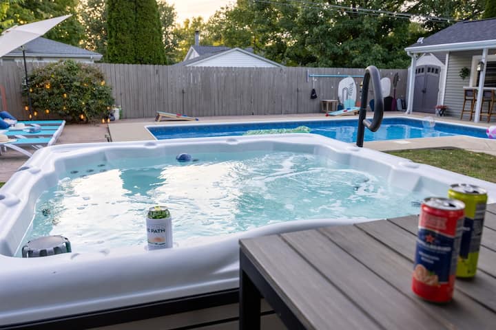 Central Location | Hot Tub | Digital Game Table - Bloomington