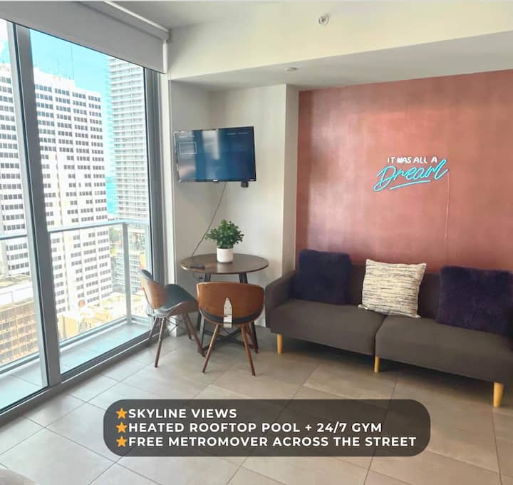 Skyline Studio W/ Pool & Gym | Walk To Bayside - Miami