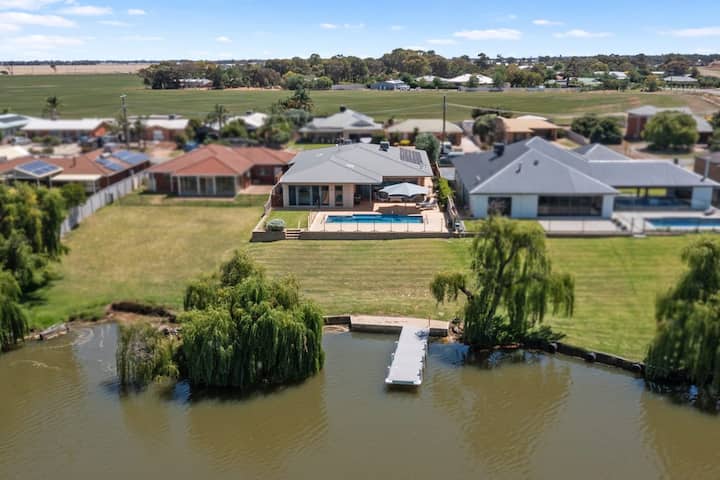 The Lakehouse On Rosemary - Private Jetty - Yarrawonga