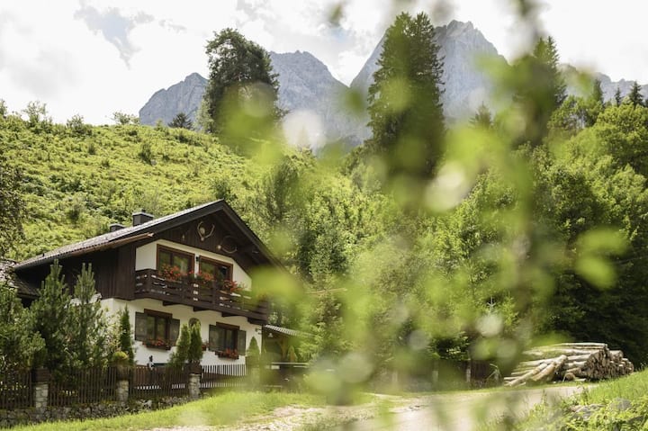 Rustic Holiday House "Lodge" In Grainau - Ehrwald