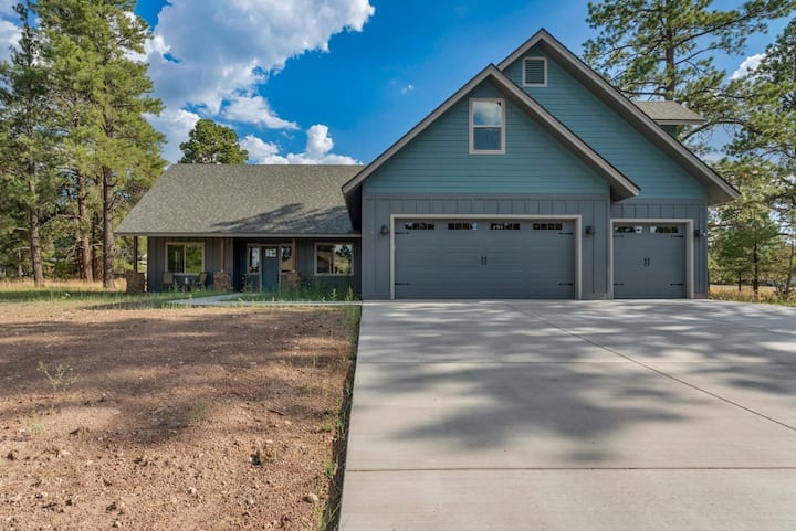 5-br Mountain Home & Studio W/ Hot Tub + Golf - Williams, AZ